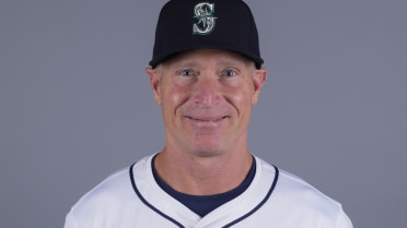 Mariners dismiss bench coach Brant Brown