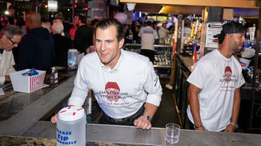 MLB players participate in Celebrity Bartender Night