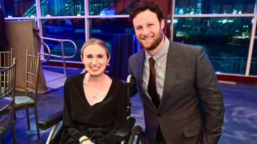 Sarah Langs honored by ALS United at 2025 Lou Gehrig Legacy Gala