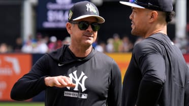 Aaron Boone, Yankees play Spring Training game in Arizona