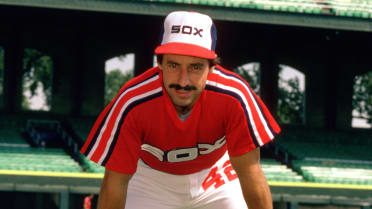 Former MLB players reflect on wearing number 42