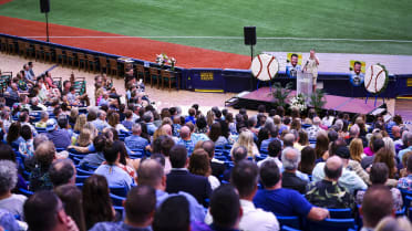Rays hold memorial for longtime radio voice Dave Wills