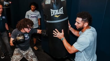 Yankees visit Bronx Legends Boxing Academy during HOPE Week