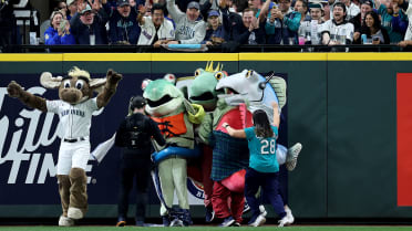 Origin of Mariners' Salmon Run mascot race