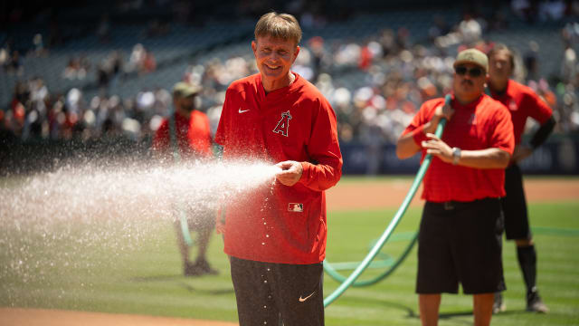 Angels head groundskeeper Barney Lopas honored by team