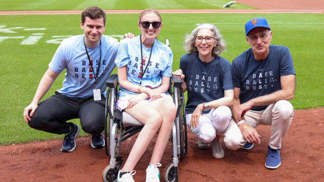 Sarah Langs honored with Amazin' Mets Foundation Legacy Award