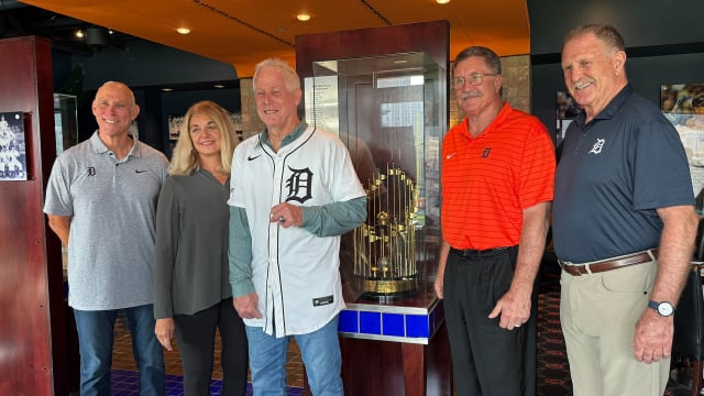 Randy O'Neal receives 1984 Tigers World Series ring