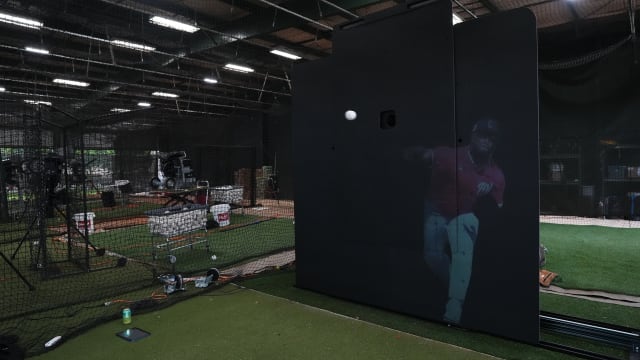 Miami Marlins use revolutionary Trajekt Arc hitting machine