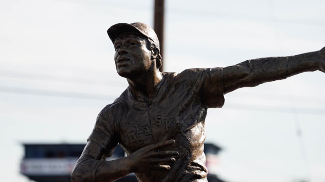 Dave Winfield statue in Alaska