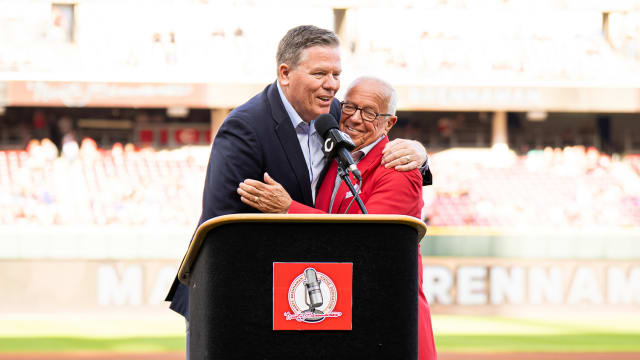 Marty Brennaman Statue | Cincinnati Reds