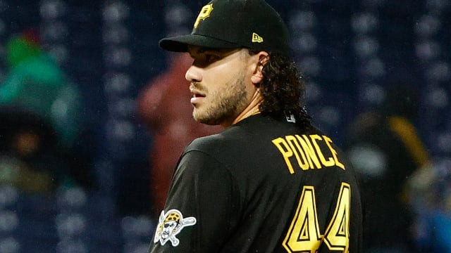Azulejos acuerdan con el derecho Cody Ponce por tres temporadas (fuente)
