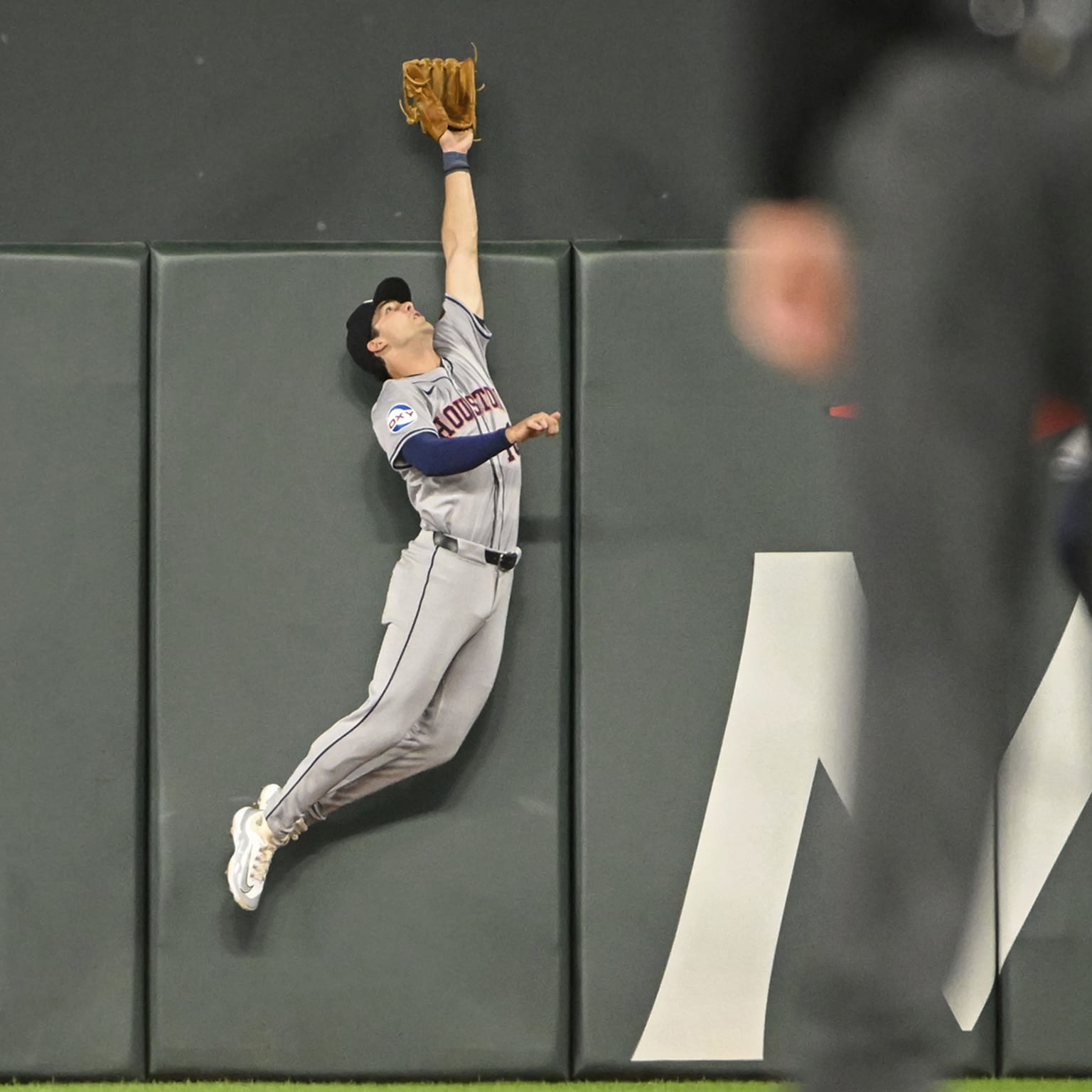 Joey Loperfido's incredible leaping, juggling catch