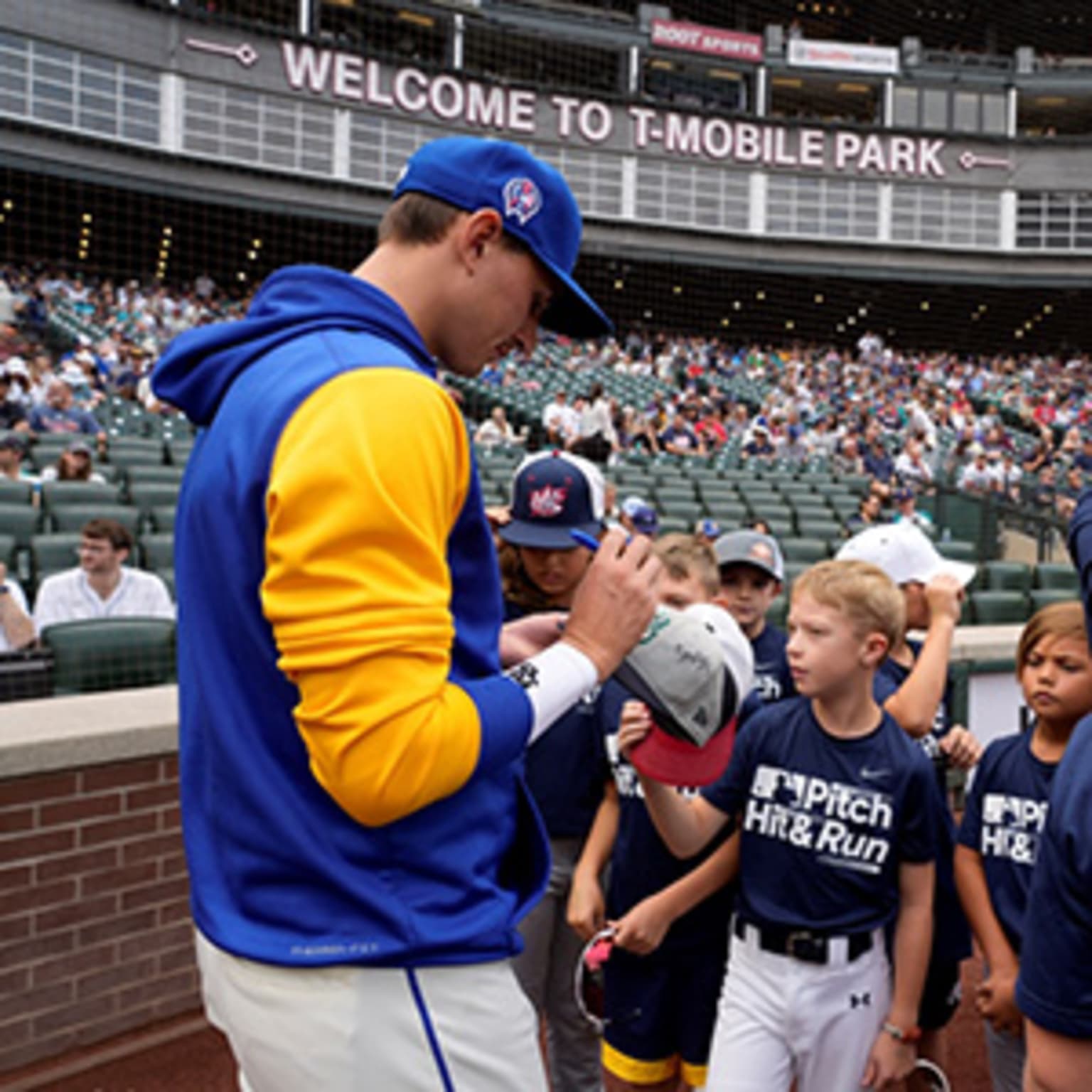 Players in the Community | Seattle Mariners