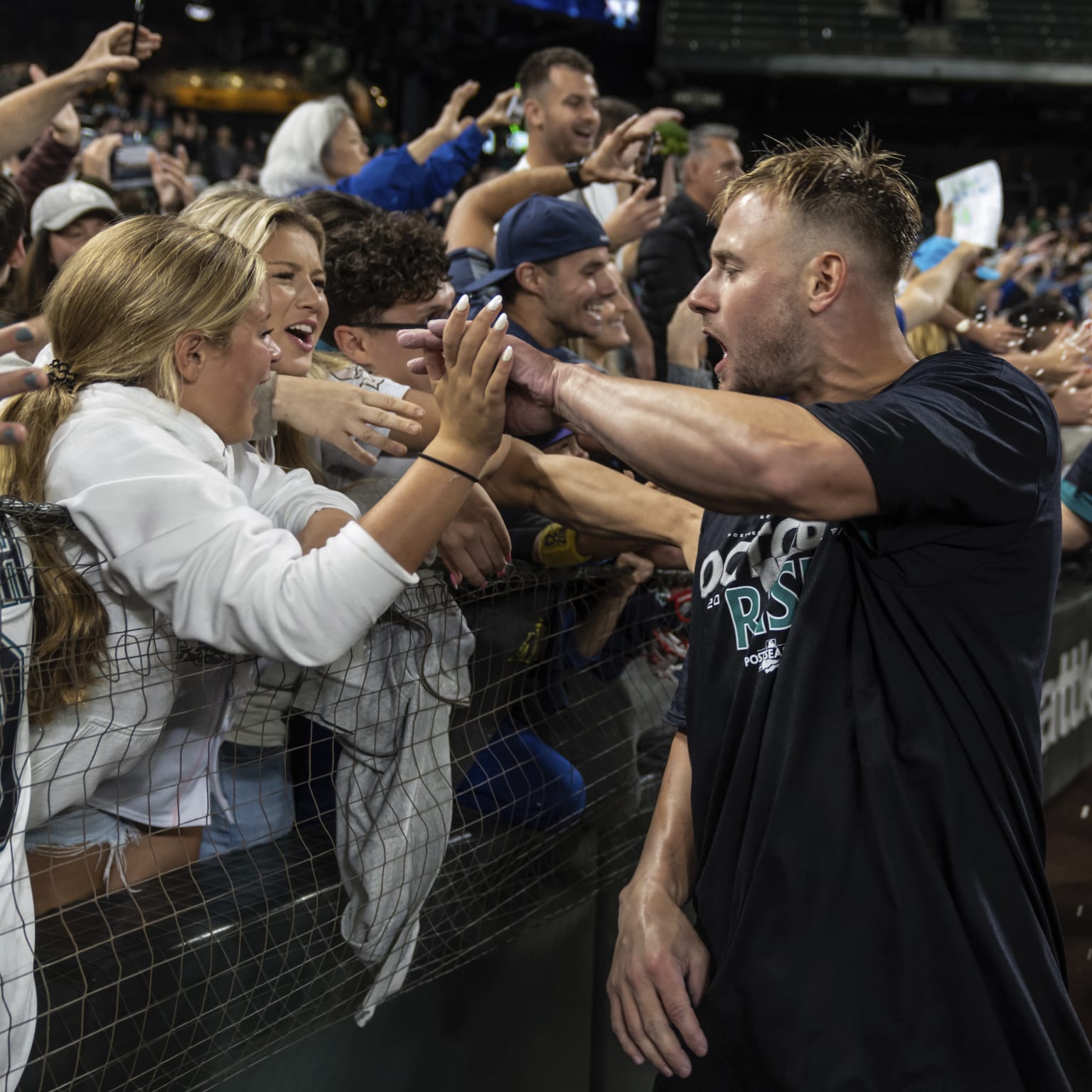 Who sets up baseball champagne celebrations