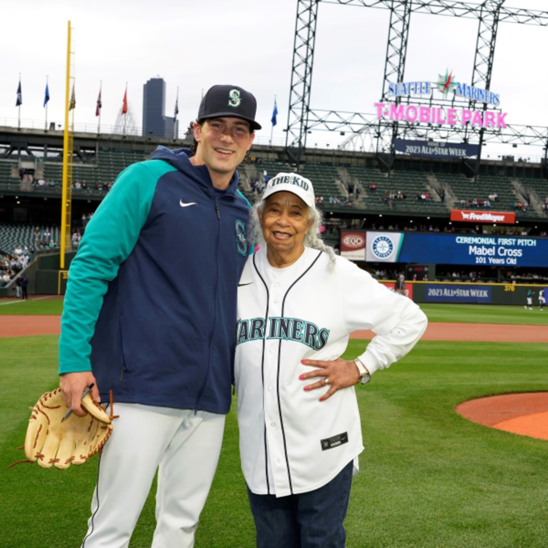 Players in the Community | Seattle Mariners