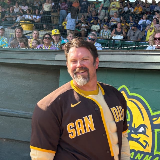 Former MLB players take on Savannah Bananas