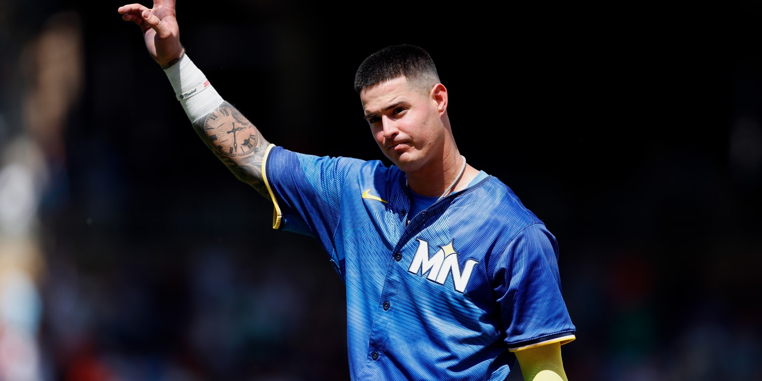 Jose Miranda gets a hit in 12 straight at-bats, matching record