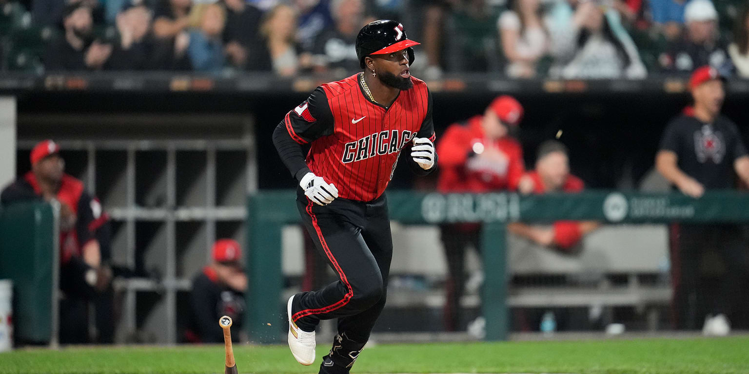 Luis Robert Jr. records two hits in return to White Sox lineup