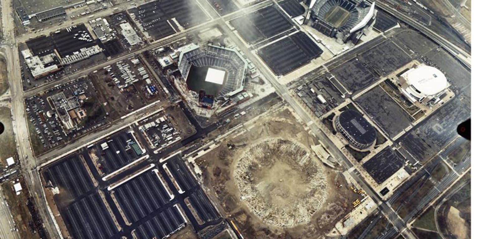 Phillies Alumni: Veterans Stadium implosion