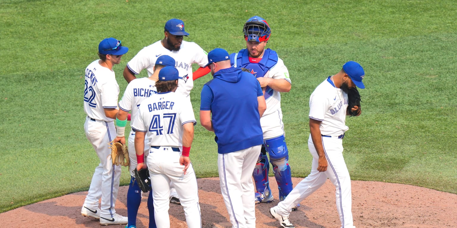Blue Jays let lead slip away in series loss vs. Royals