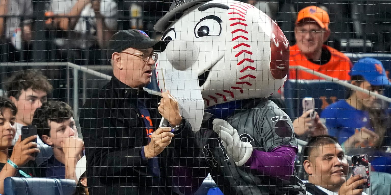 Tom Hanks, Mr. Met recreate WILSON scene from 'Cast Away'