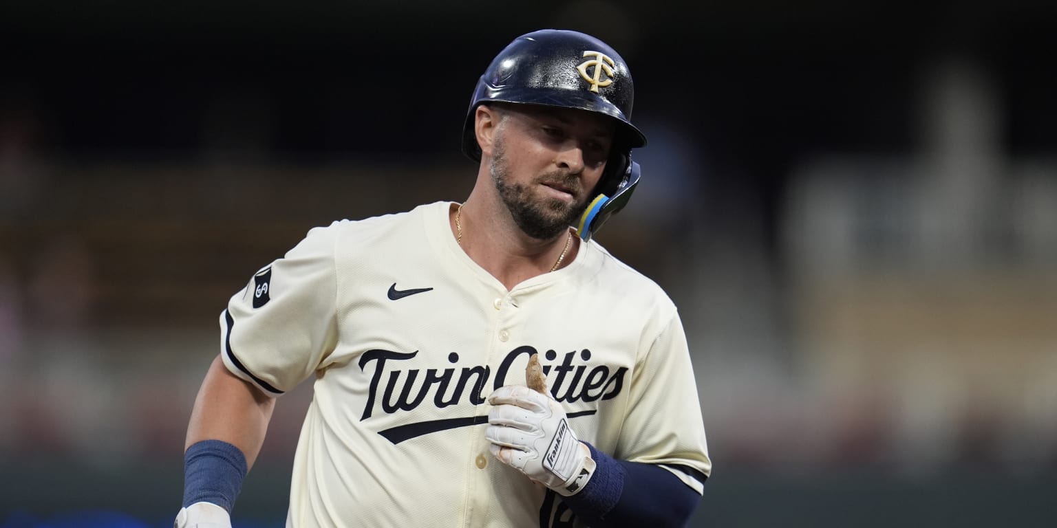 Kyle Farmer heating up offensively with Twins