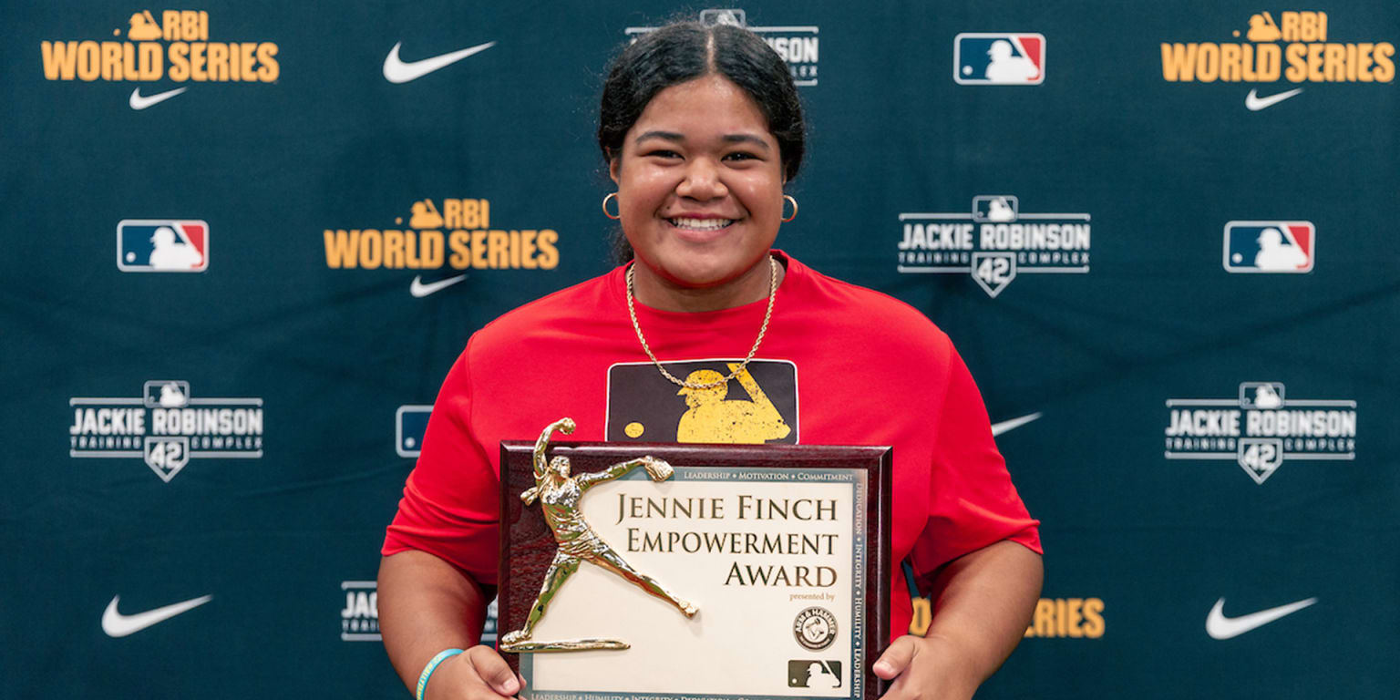 Hunter Salausa-Galletes wins Jennie Finch Empowerment Award