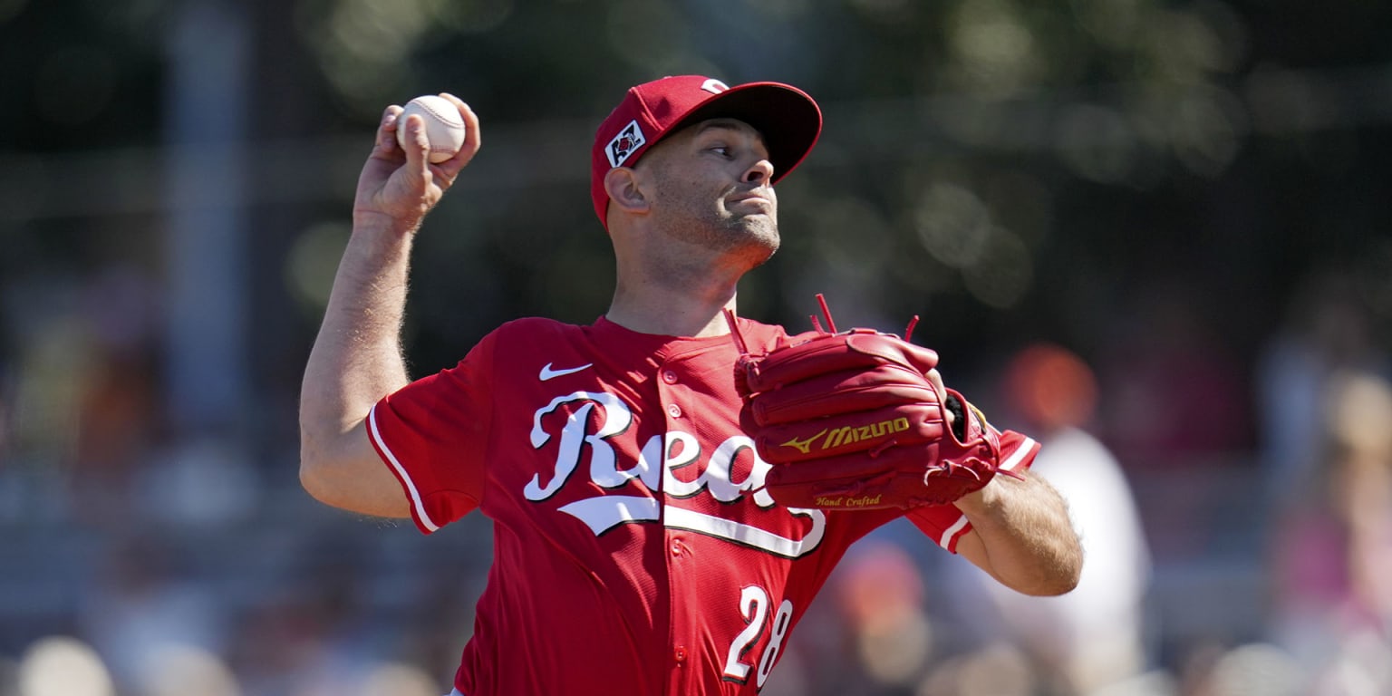 Nick Martinez tosses two scoreless innings in spring debut