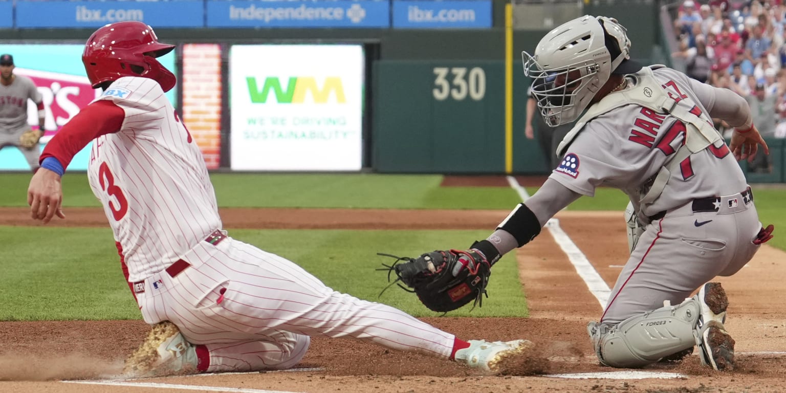 Bryce Harper scores as Phillies gain on another catcher's interference