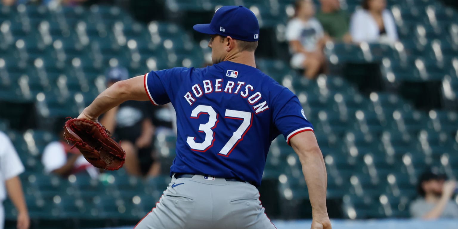 David Robertson passes Mariano Rivera on all-time reliever strikeout list