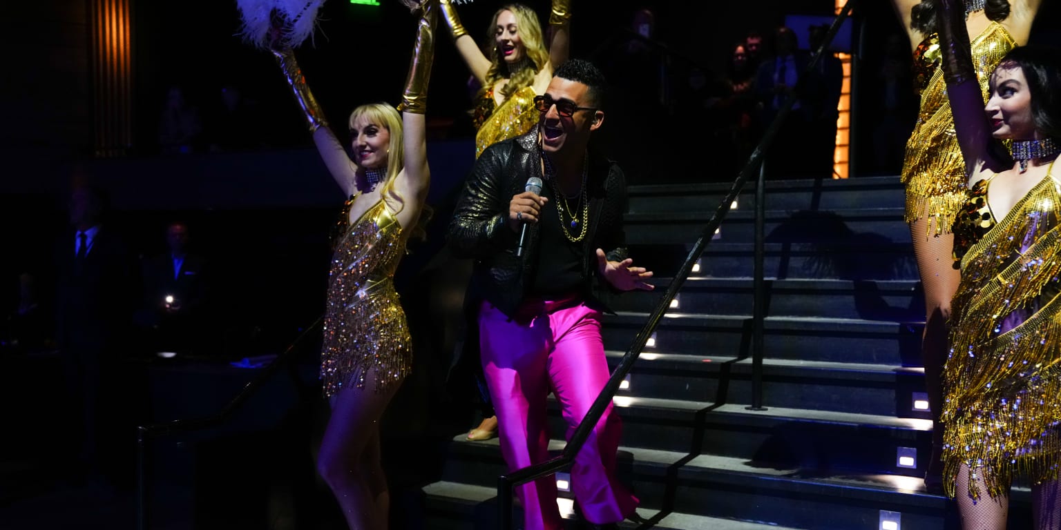 Jose Iglesias performs 'OMG' at All-MLB Awards Show