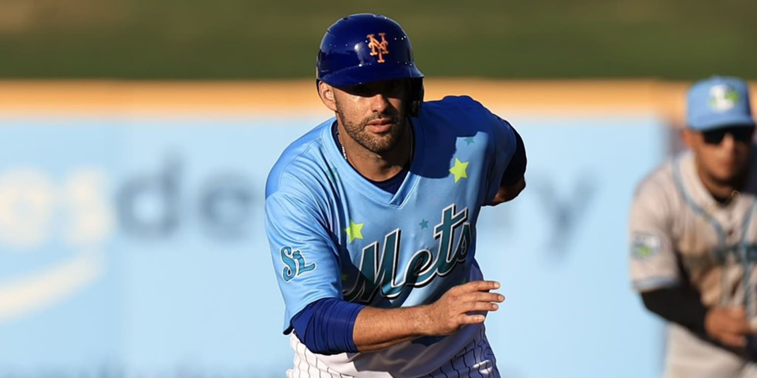 J.D. Martinez's back tightness delays Mets debut