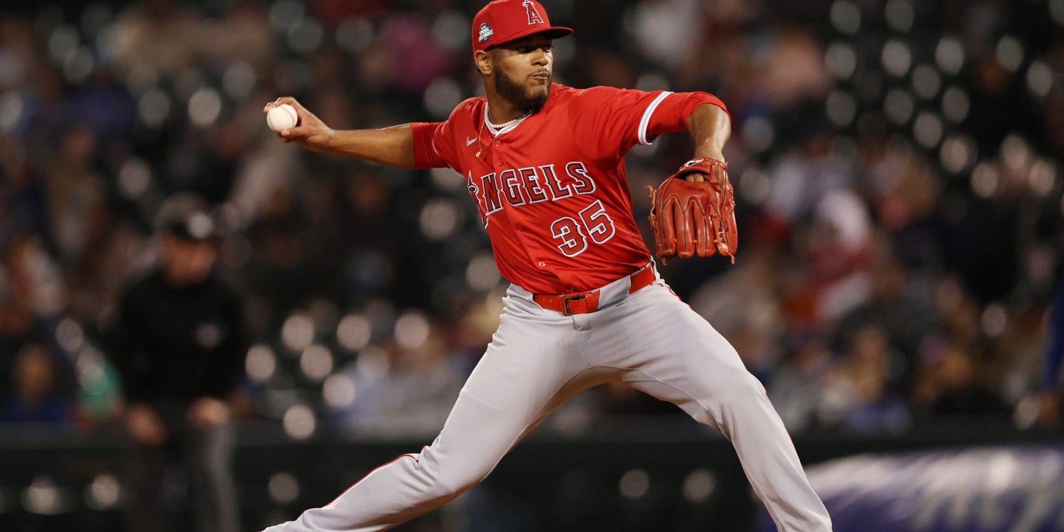 Walbert Urena added to Angels' 40-man roster