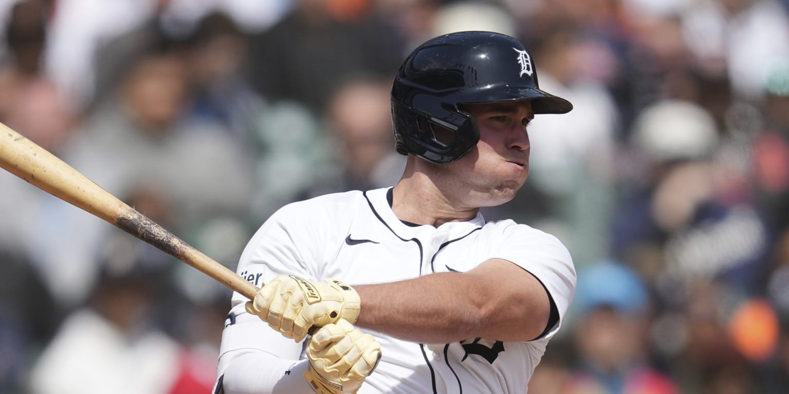 Tigers' Kerry Carpenter exits with hamstring injury after three-hit day