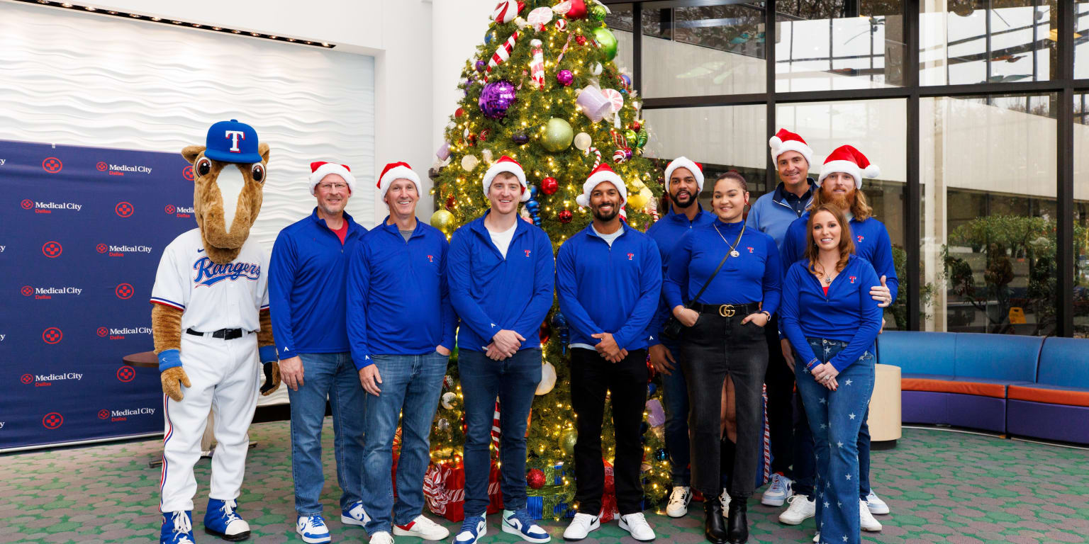 Rangers players, front office visit Dallas children's hospital