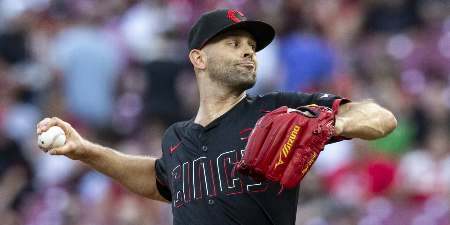 Nick Martinez logs quality start in Reds' loss to Royals