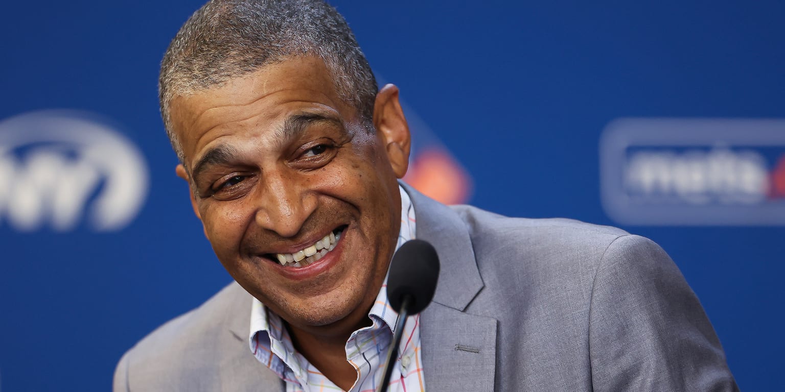 Michael Mays, son of Willie, throws first pitch at Citi Field