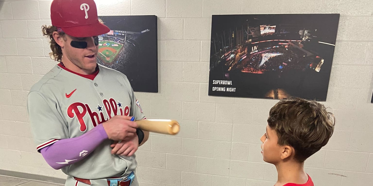 Harrison Bader gifts bat to fan after dispute over home run ball