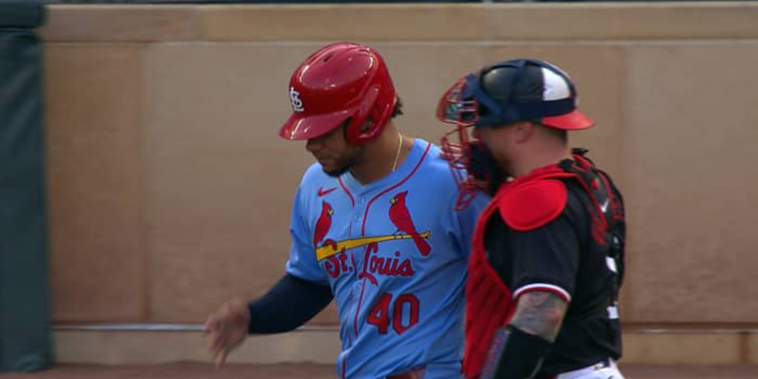 Willson Contreras headed to injured list with fractured finger