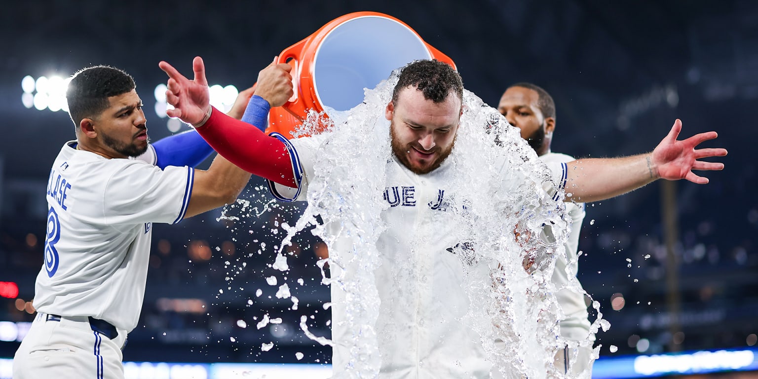 Alejandro Kirk, Blue Jays walk it off vs. Phillies