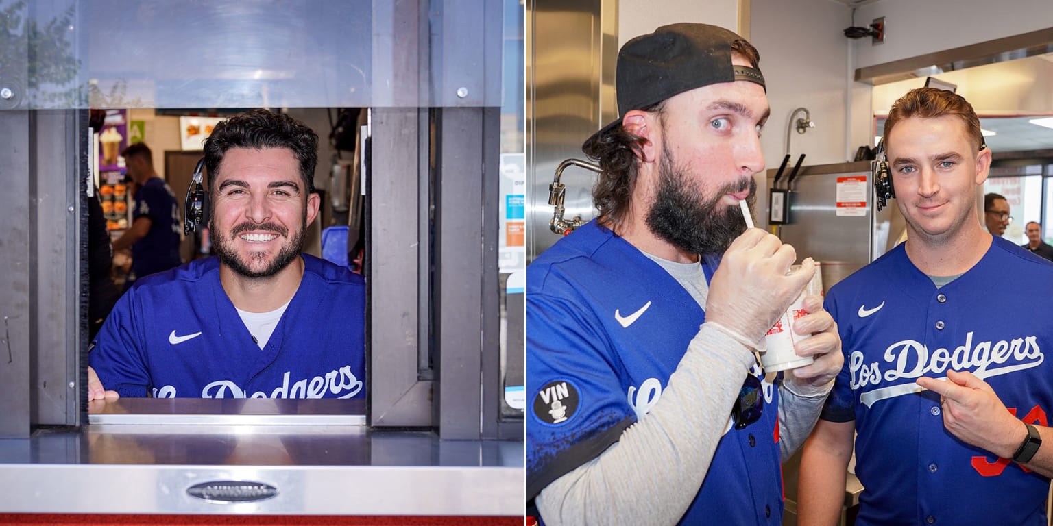 Dodgers pitchers serve fast food to happy fans