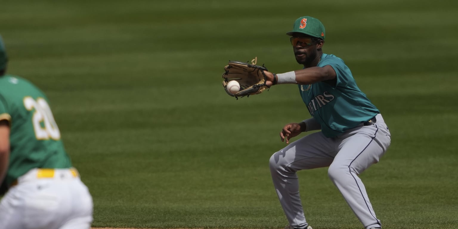 Ryan Bliss impresses at second base in Mariners 2025 Spring Training