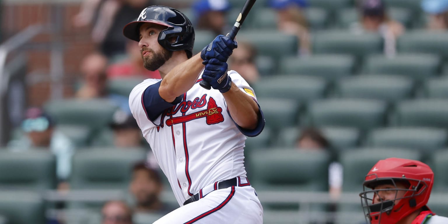 Eli White hits go-ahead three-run homer in Braves' win vs. Cardinals