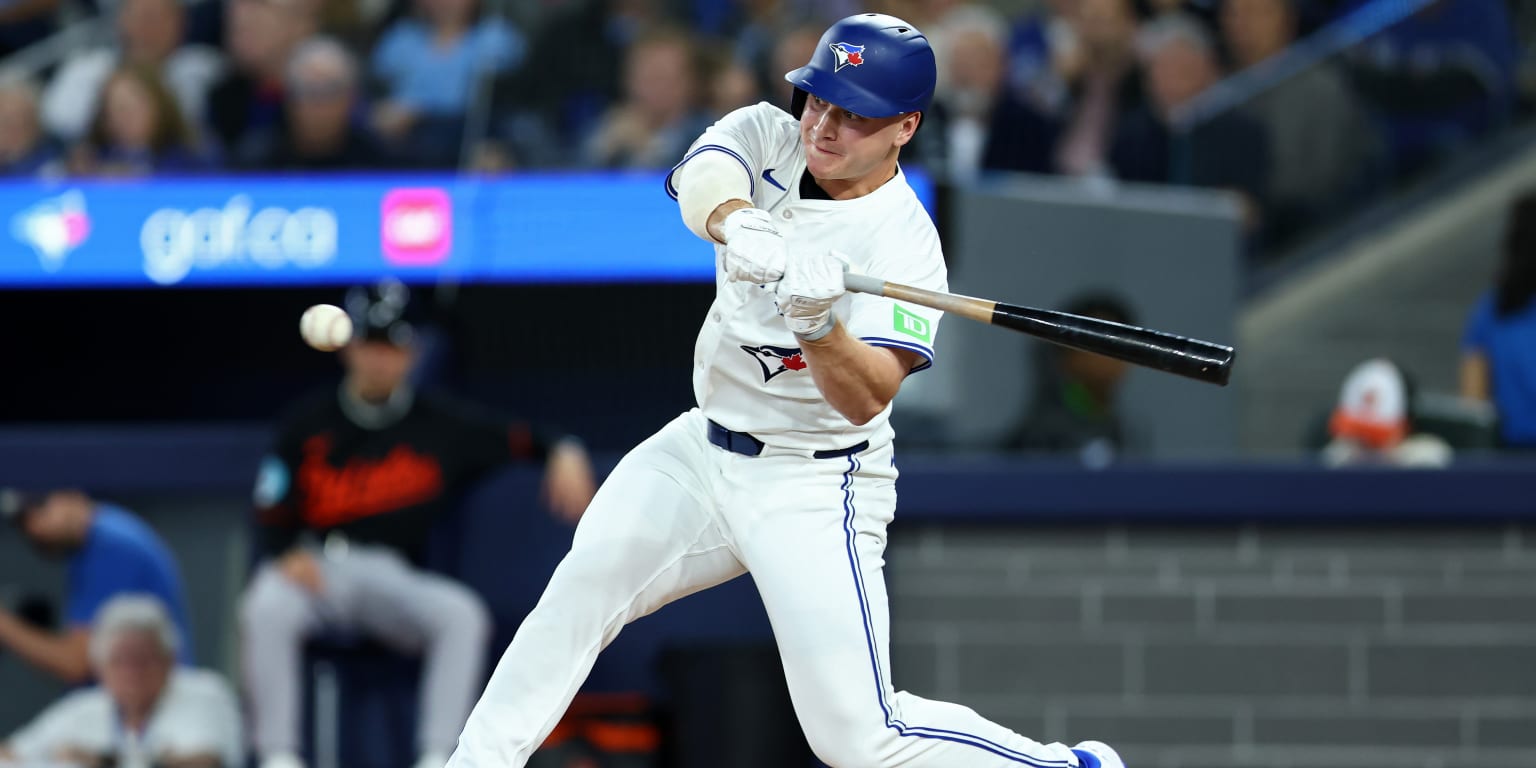 Alan Roden gets first career MLB hit for Blue Jays