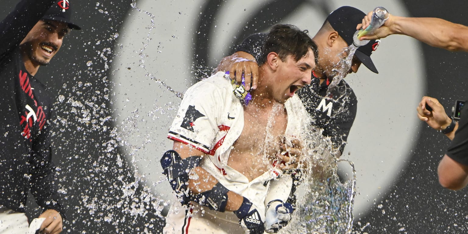 Brooks Lee hits walk-off single for Twins after rain delay