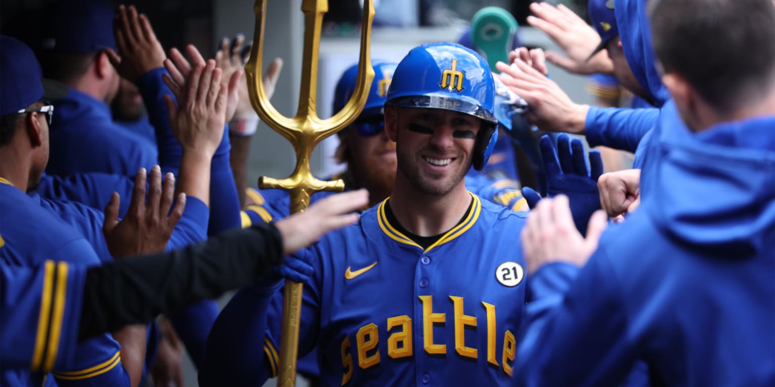 Mariners put together team win over Rangers
