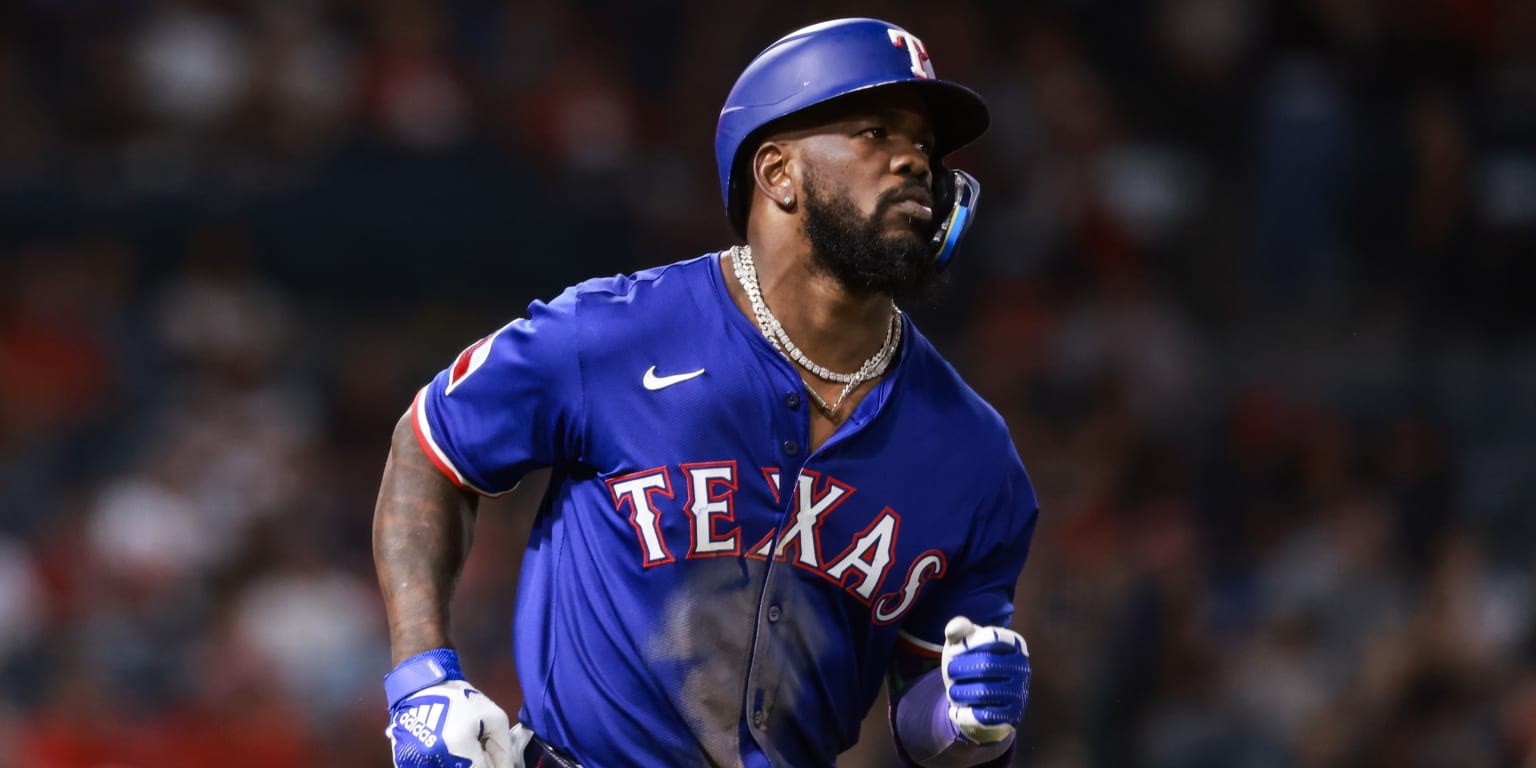 Adolis García no recibe oferta de los Rangers y se convierte en agente ...