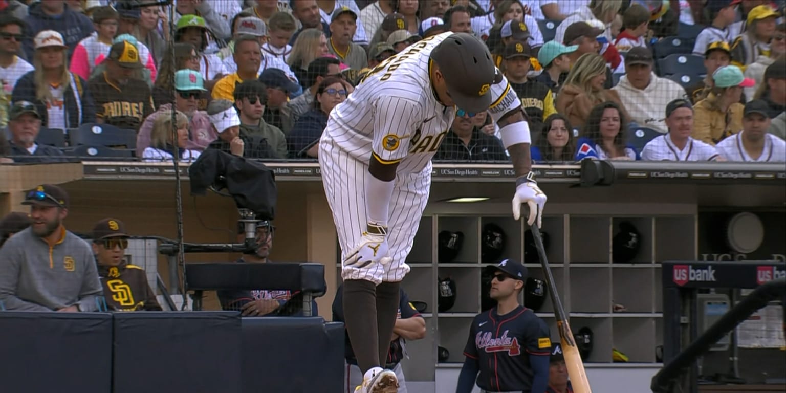 Manny Machado exits with calf injury against Braves