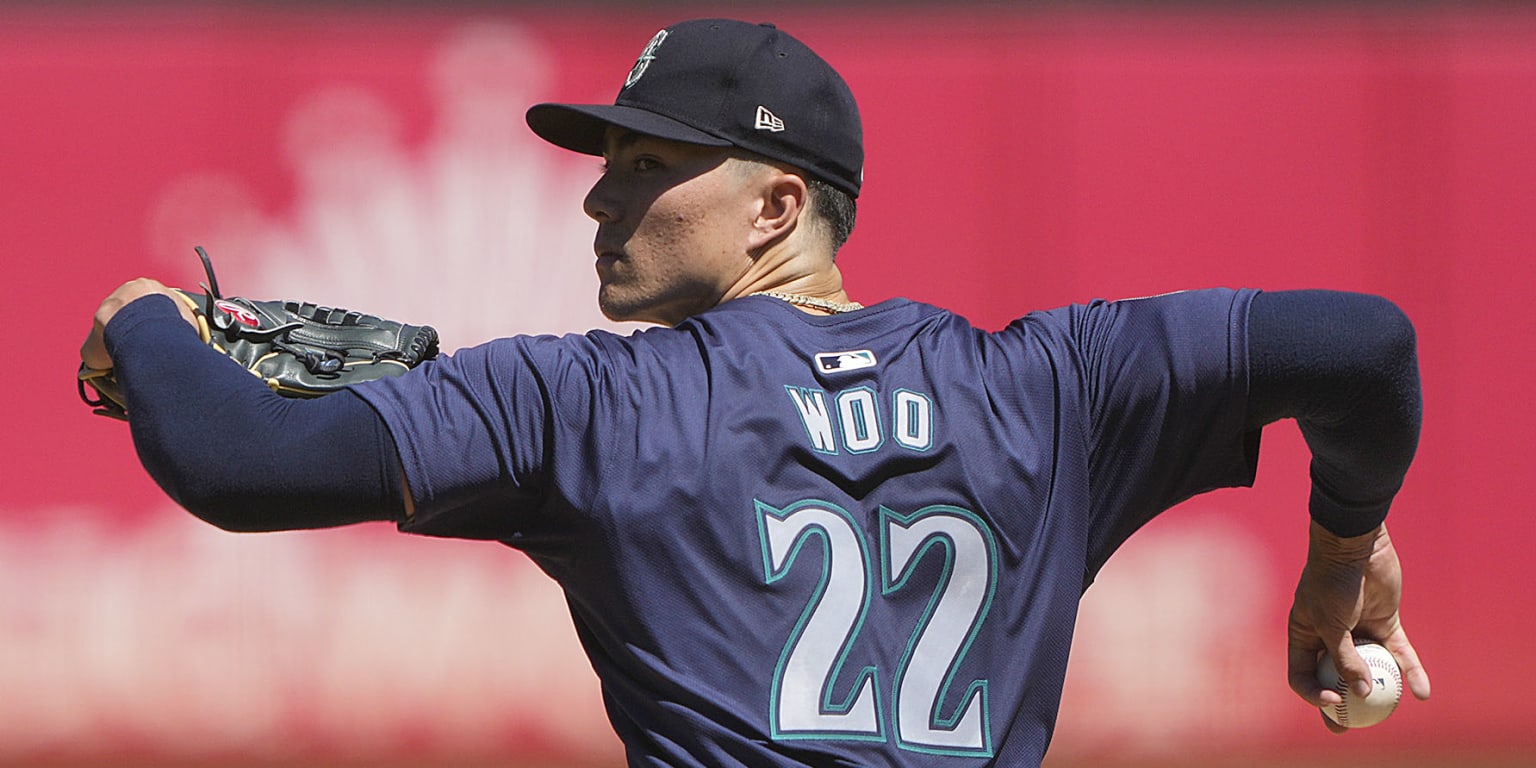 Bryan Woo's strong start helps Mariners split series with A's
