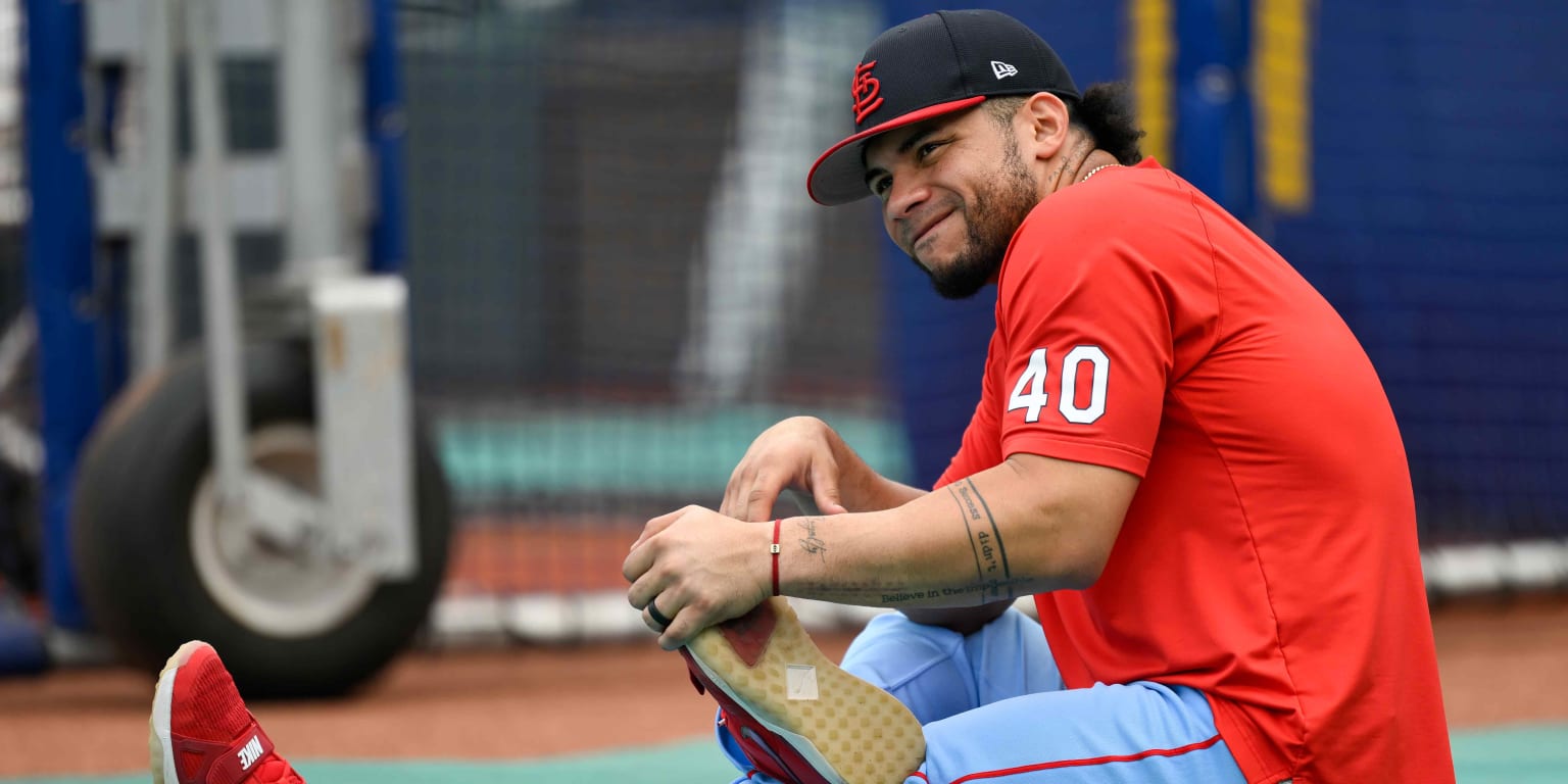 Willson Contreras talks shift to first base with Cardinals